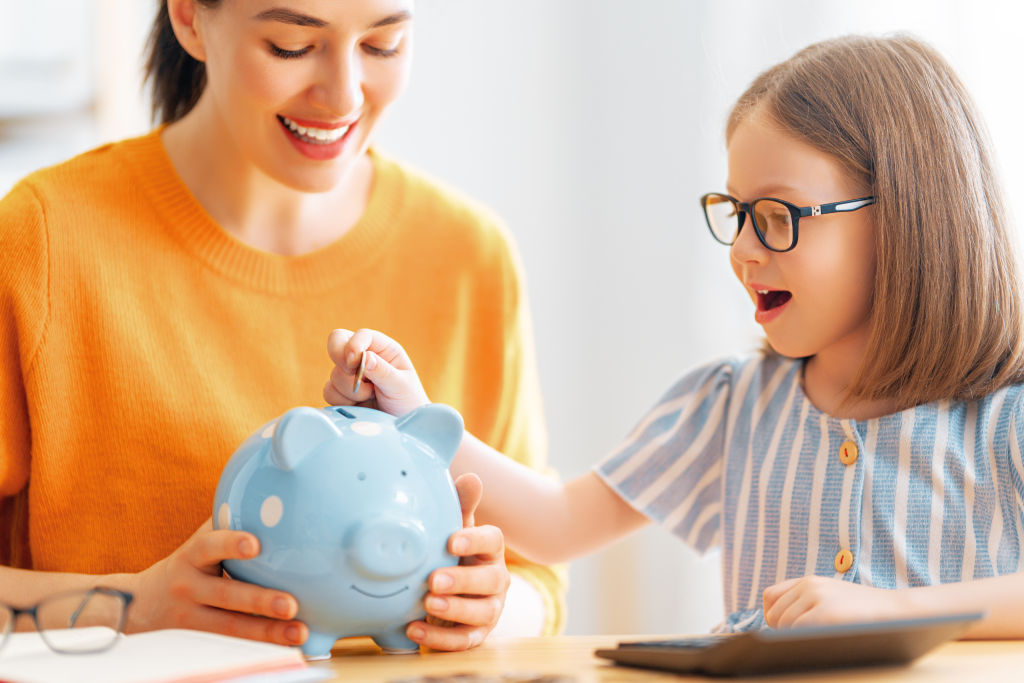 Cum și ce să îi înveți pe copii despre bani, în funcție de vârstă ...